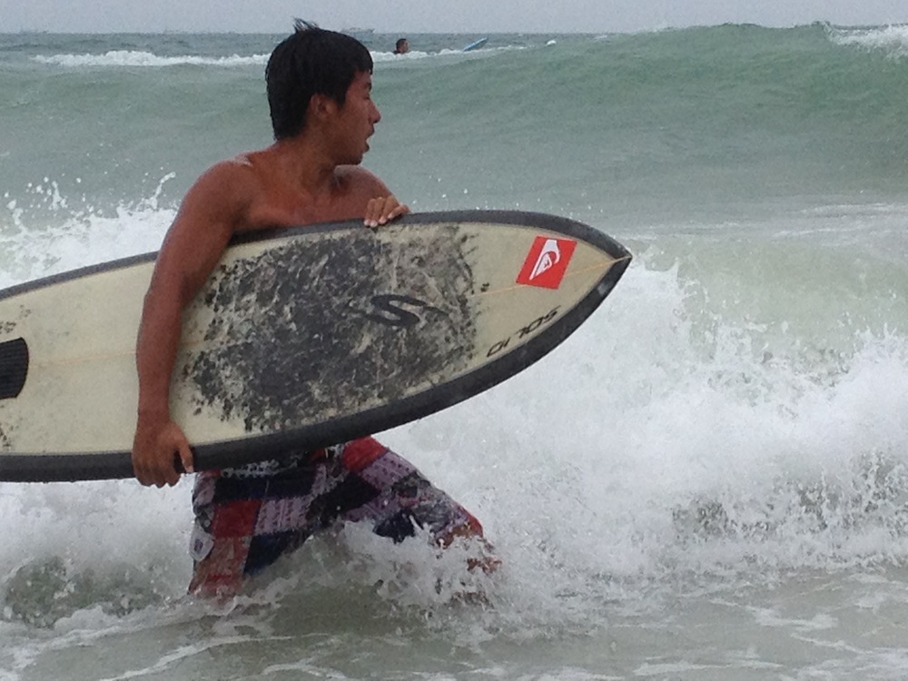 Sanya Surfing in the Morning – South China Sea Magazine